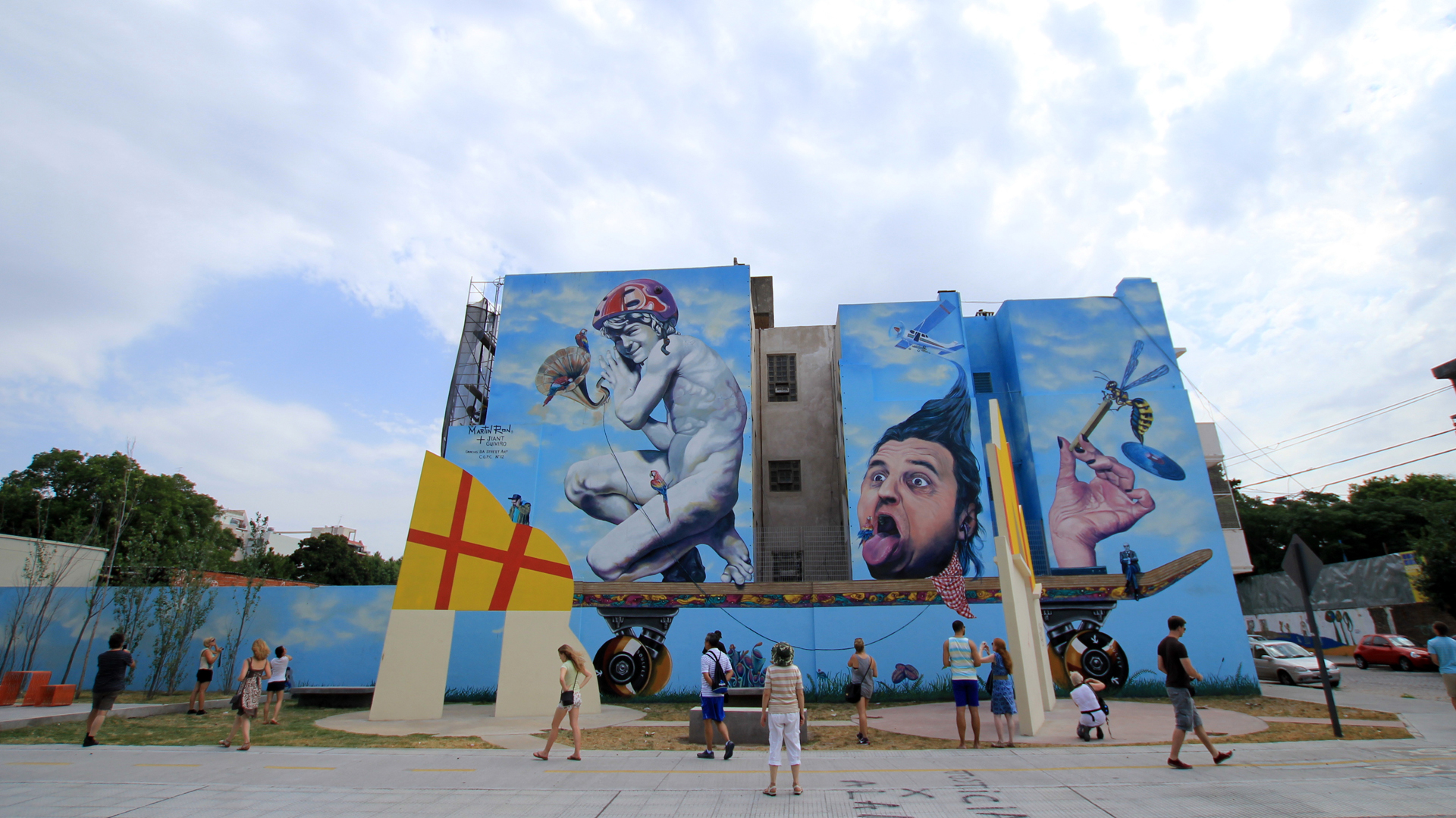 Murales, historia y café: recorrido cultural por Coghlan